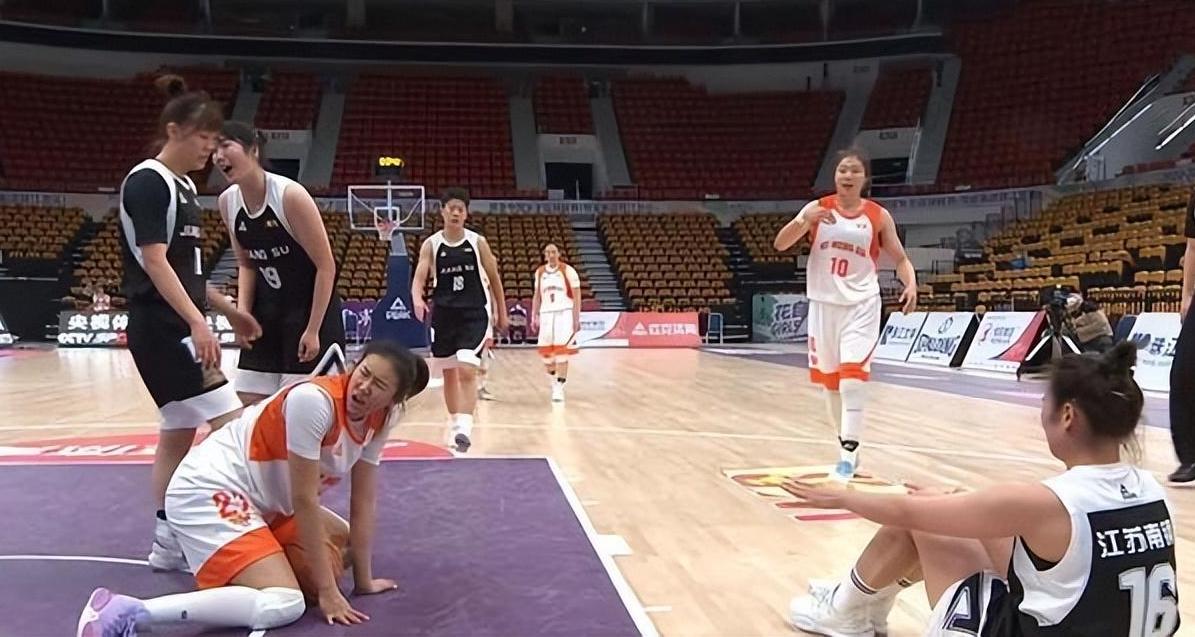 With a height of two meters, Xu Chenyan is regarded as the rising star of the women's basketball ...