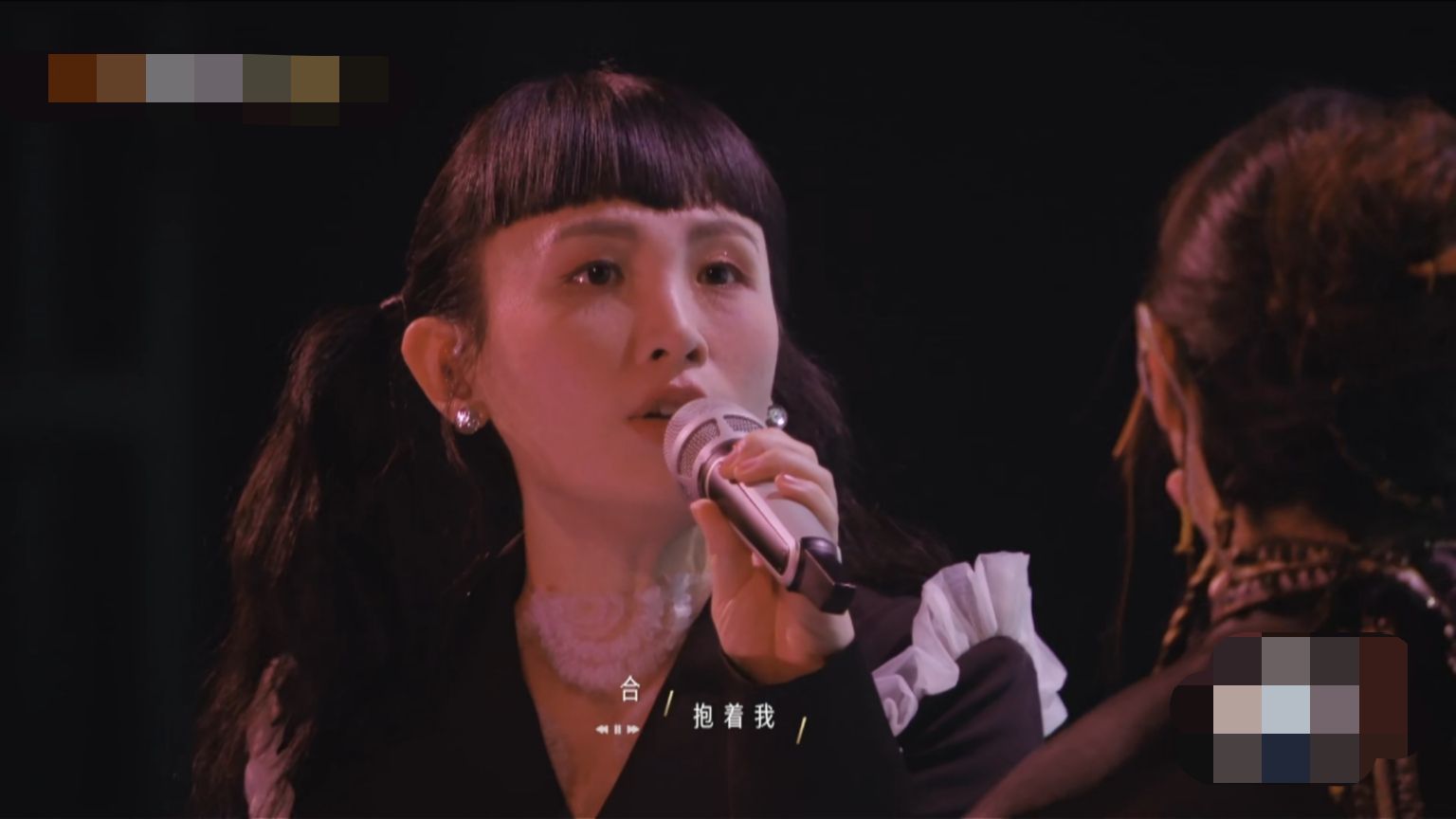 Dou Jingtong sang Fan Xiaoxuan's song list, Naying smiled at her aunt ...