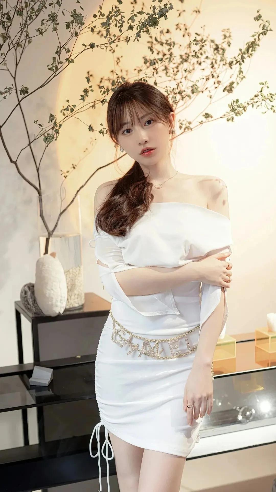 First Love - Liu Yining - iMedia