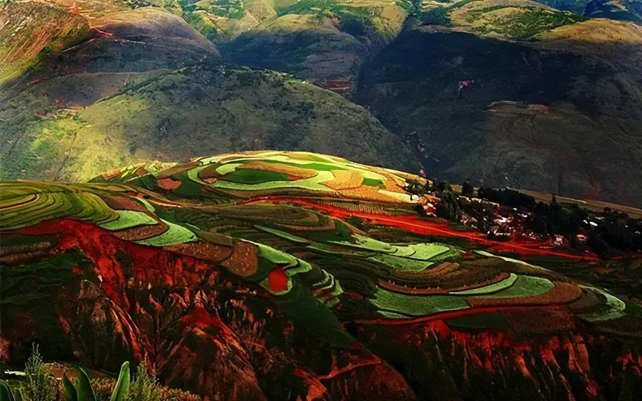 Dongchuan Red Land - iNEWS