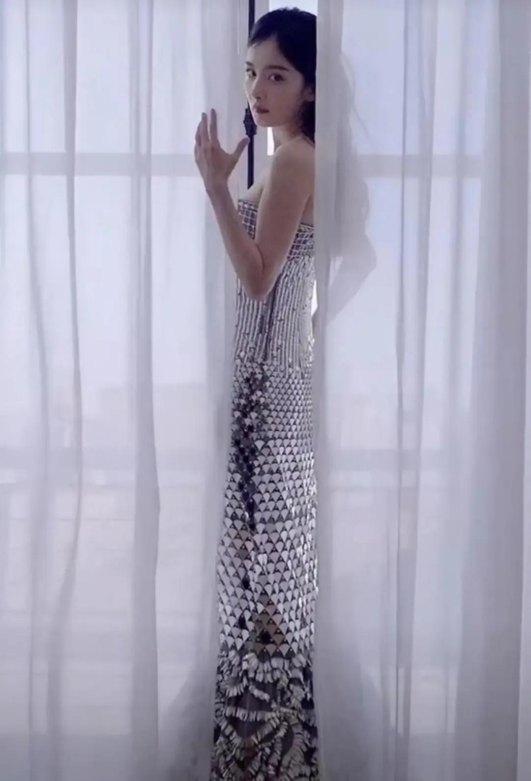 Yang Mi's amazing appearance in men's magazines! Wearing a "wave light ...