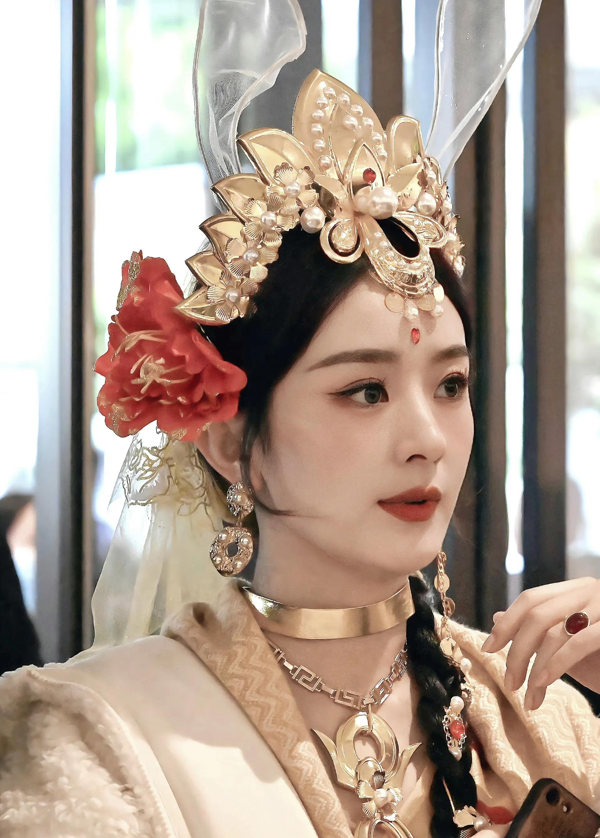 Zhao Liying's 520 photos sent blessings from her heart, and she wore a ...