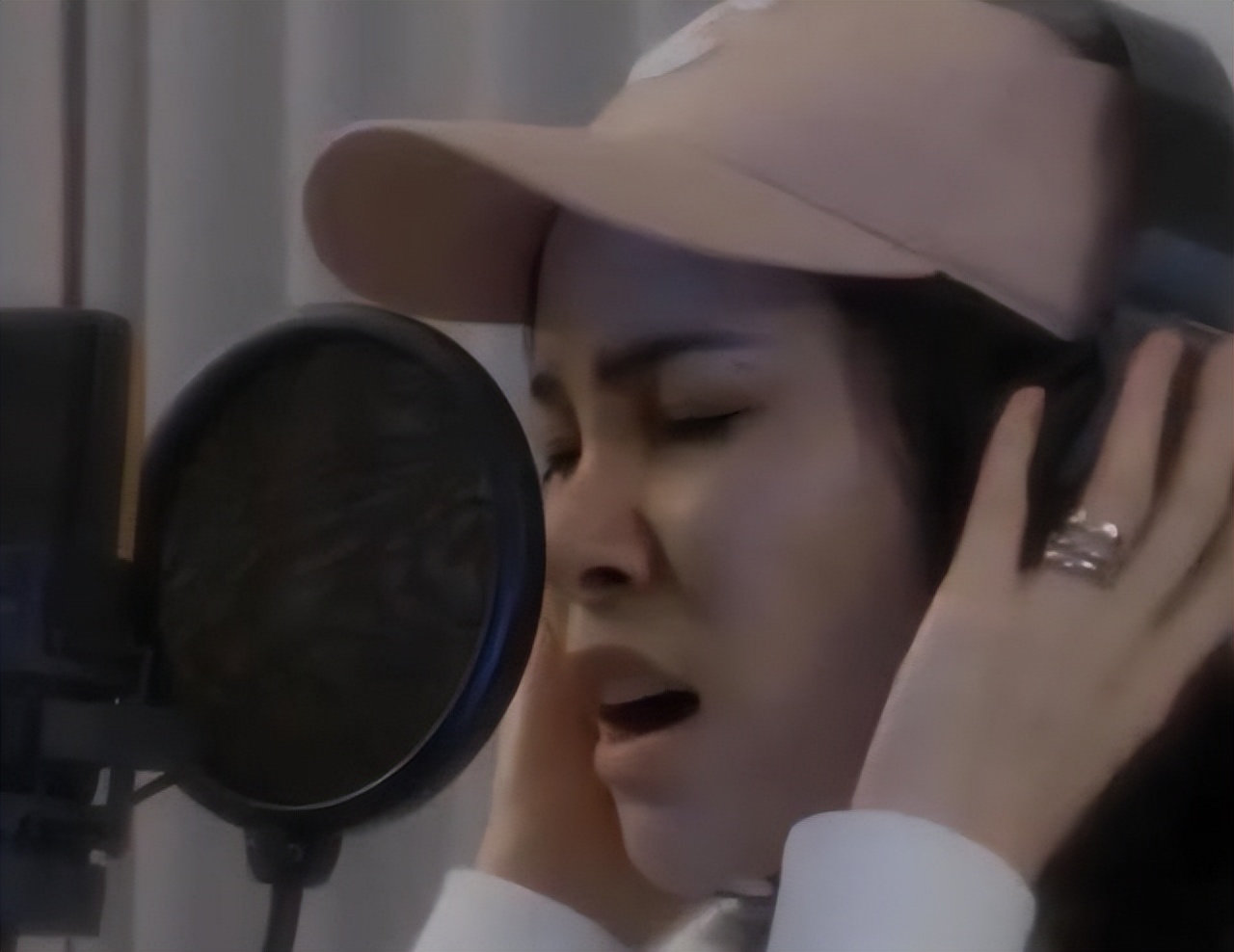 37-year-old Sinina is so beautiful without makeup, her skin is like a ...