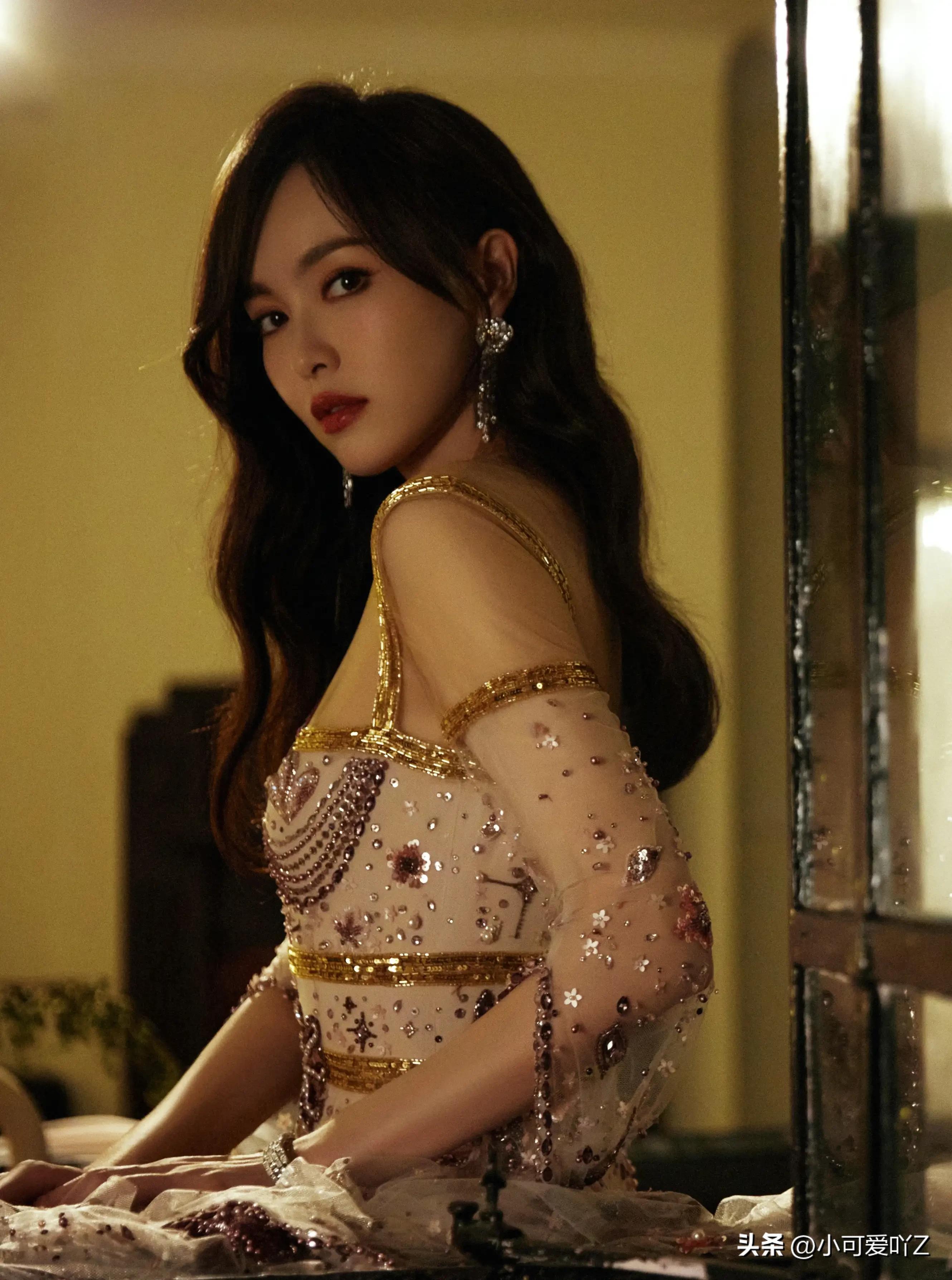 Tang Yan, gauze sparkling long dress, Beautiful Lady, slouching figure ...