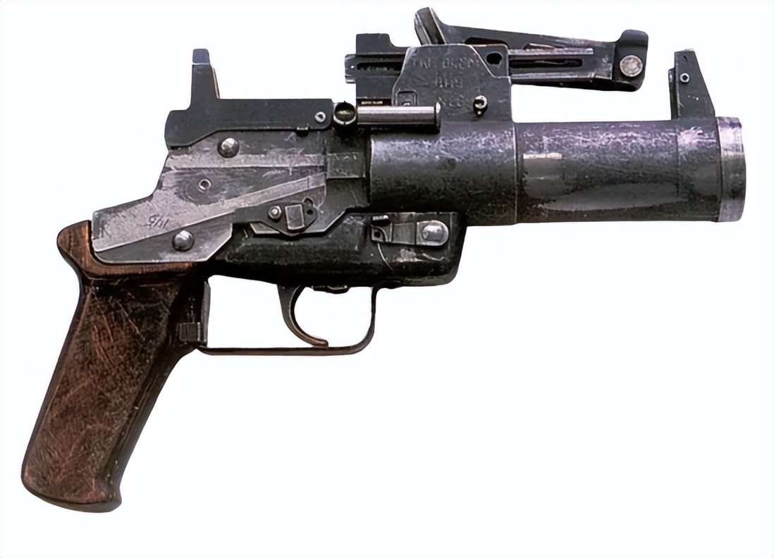 The "small steel gun" under the muzzle of AK - GP25 grenade launcher ...