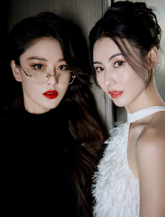 One black and one white! Cecilia Cheung and Zhang Xinyu in the same ...