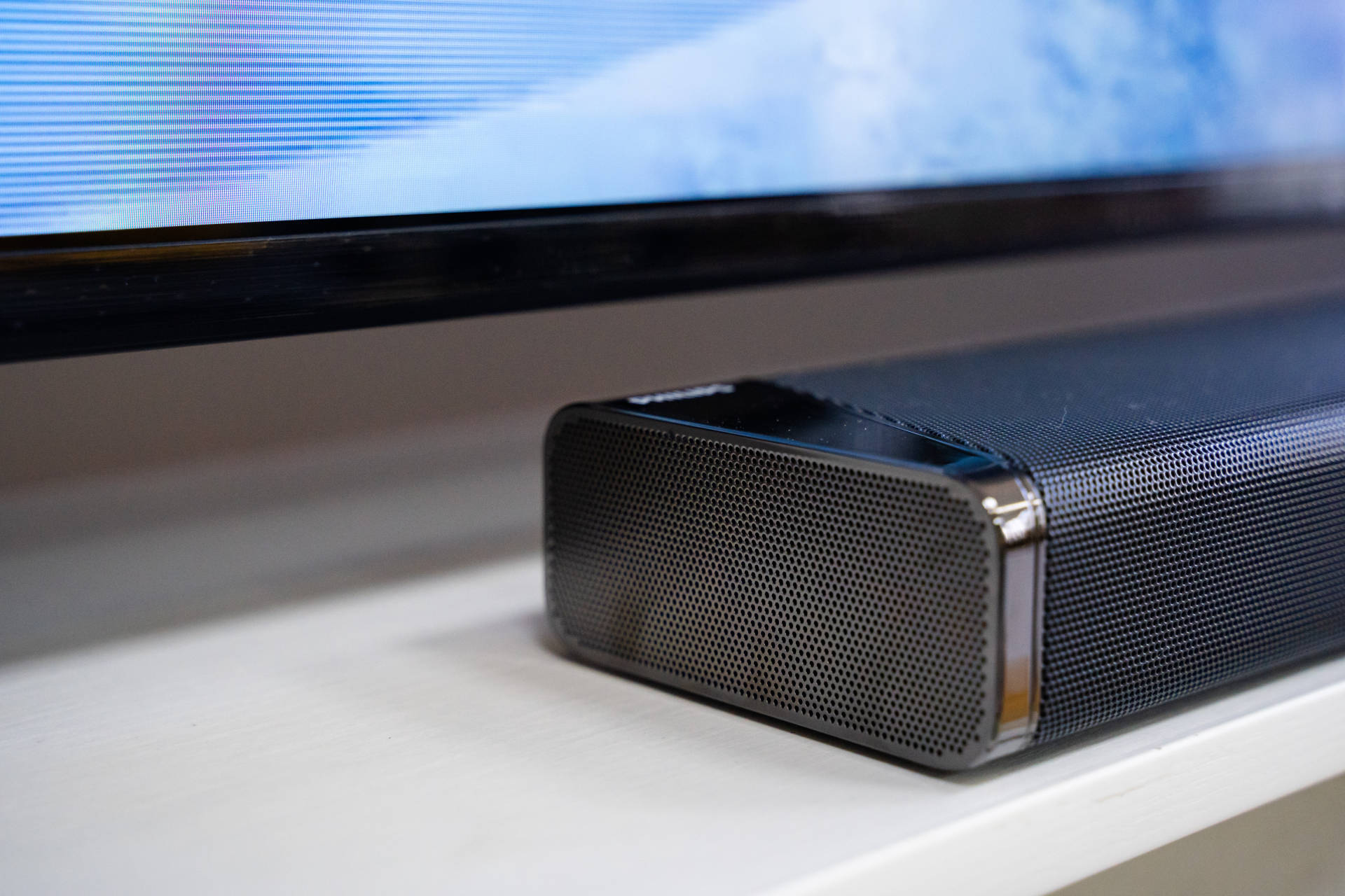 Enjoy the ultimate sound and picture feast, Philips B97 panoramic sound ...