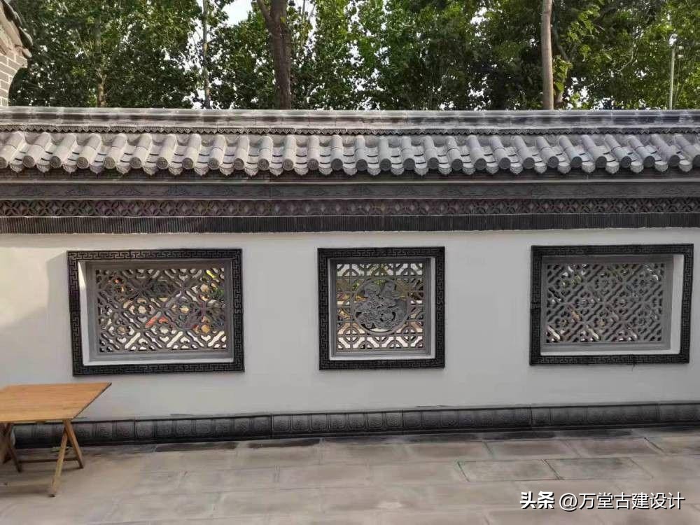 The Chinese courtyard fence decorated with brick carvings is elegant ...