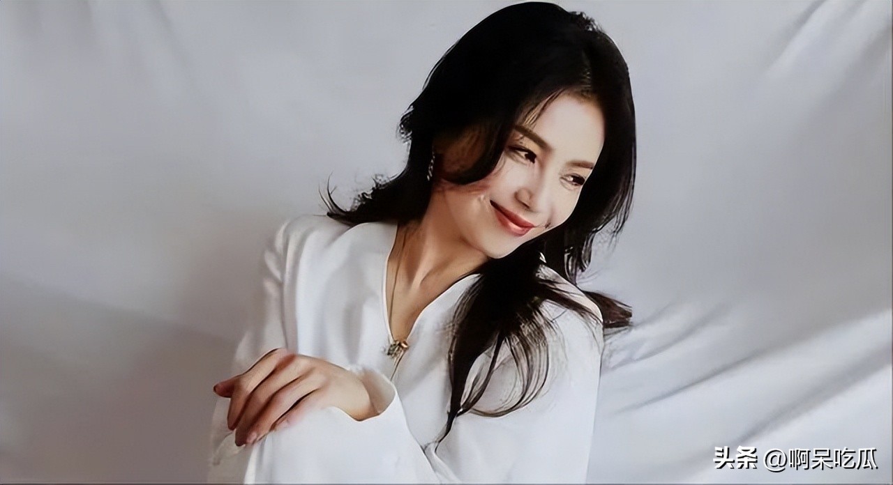 Awkward! Beauty stars become wax figures, their faces are stiff and ...