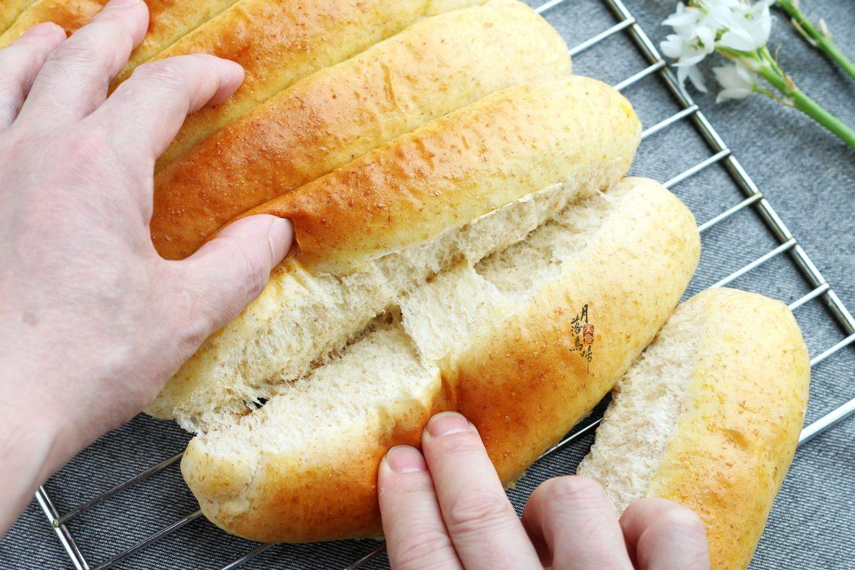 It smells so good! Unexpectedly, coarse-grain bread is also brushed ...