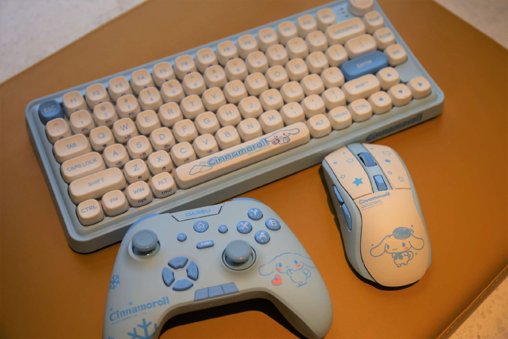 Cinnamon dog element blessing! Dareu "key and mouse handle" three-piece ...