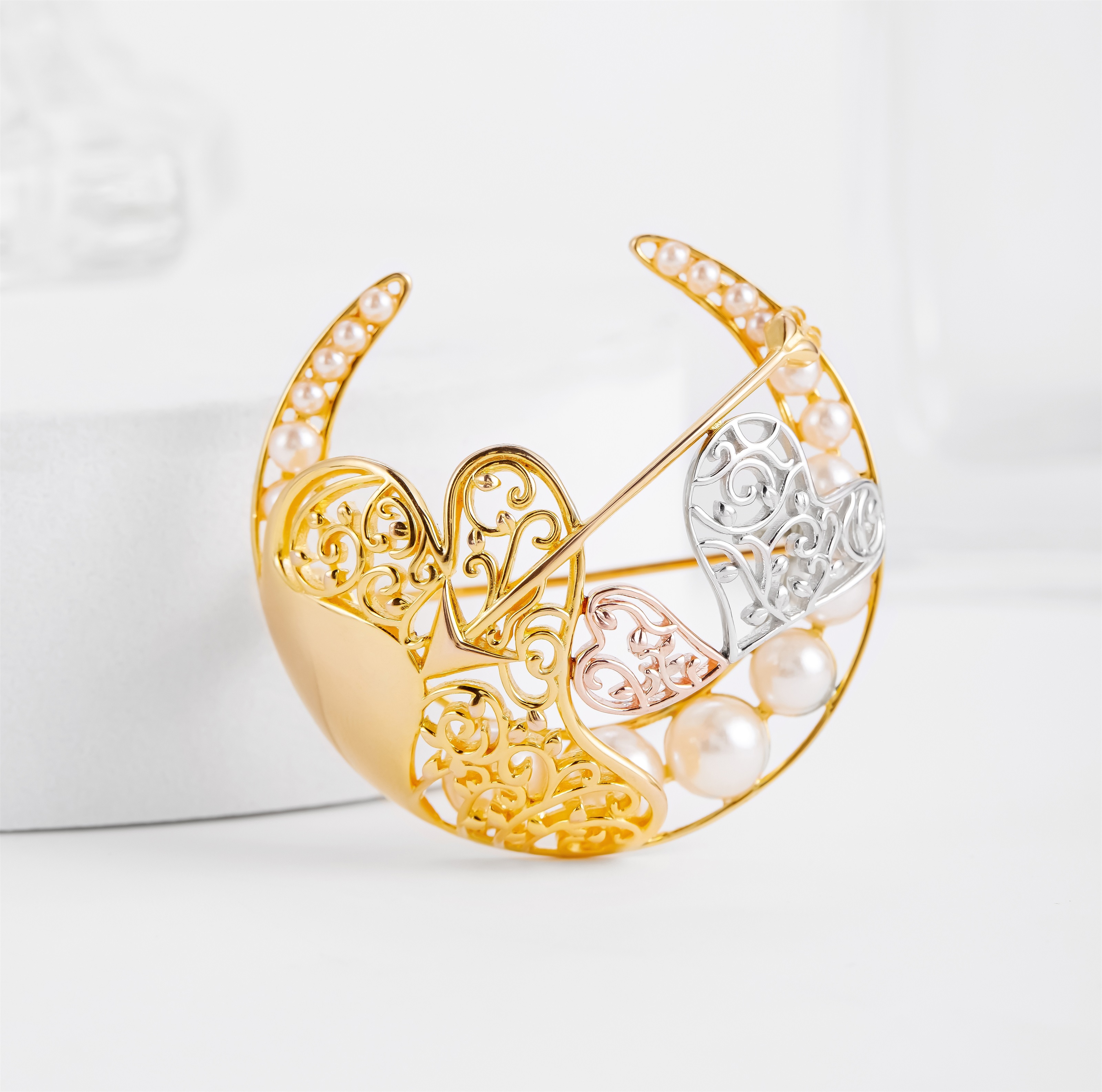 Appreciate the charm of brooches and explore the new definition of ...