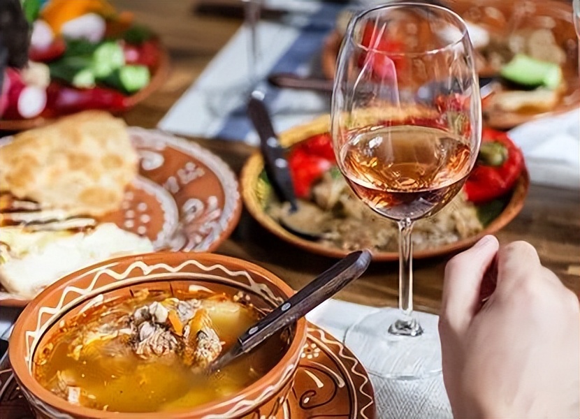 Food comes first, how does Moldova match their wine? - iNEWS