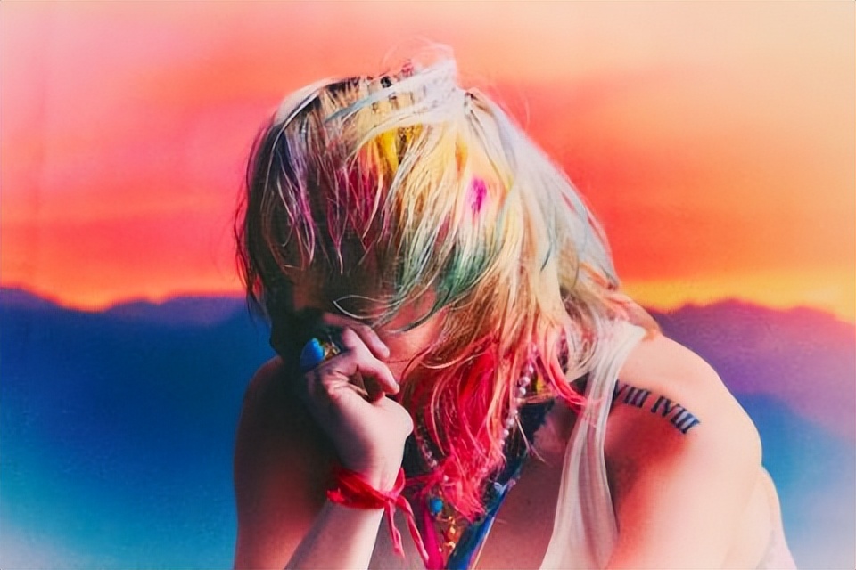 BigBang is back Do you think G-Dragon only changed the rainbow hair ...