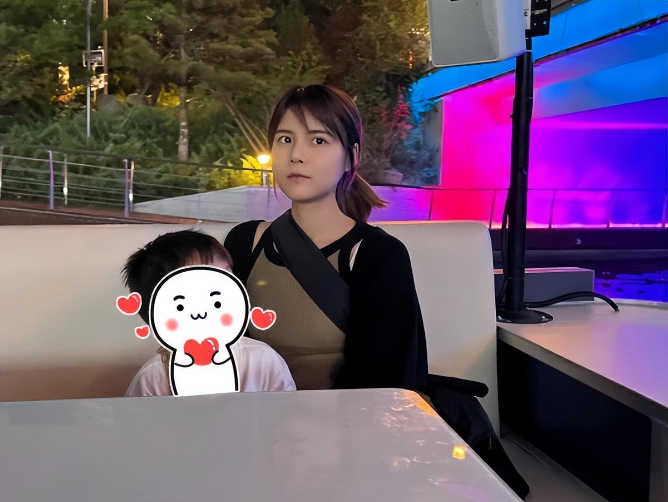 Awakened wife posted a photo of "Xiao Xiaosu", her hairstyle and ears ...