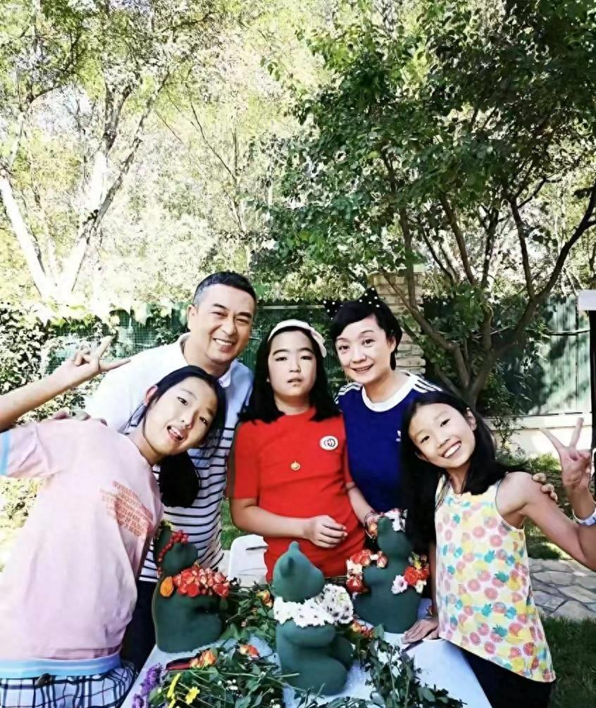 Zhang Jiayi's family portrait was exposed for the first time. The 10 ...