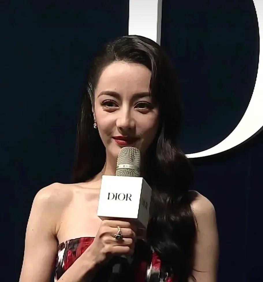 Face-to-face patting Reba: Thin skin is sallow and dull, and the face ...