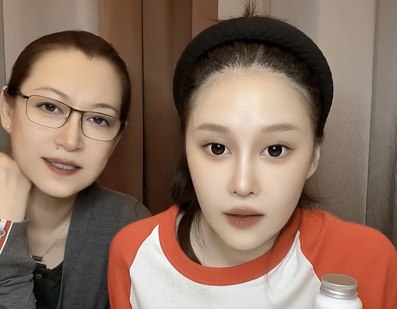 Ma Lijuan and her daughter Qiuqiu live in the same frame, and their ...