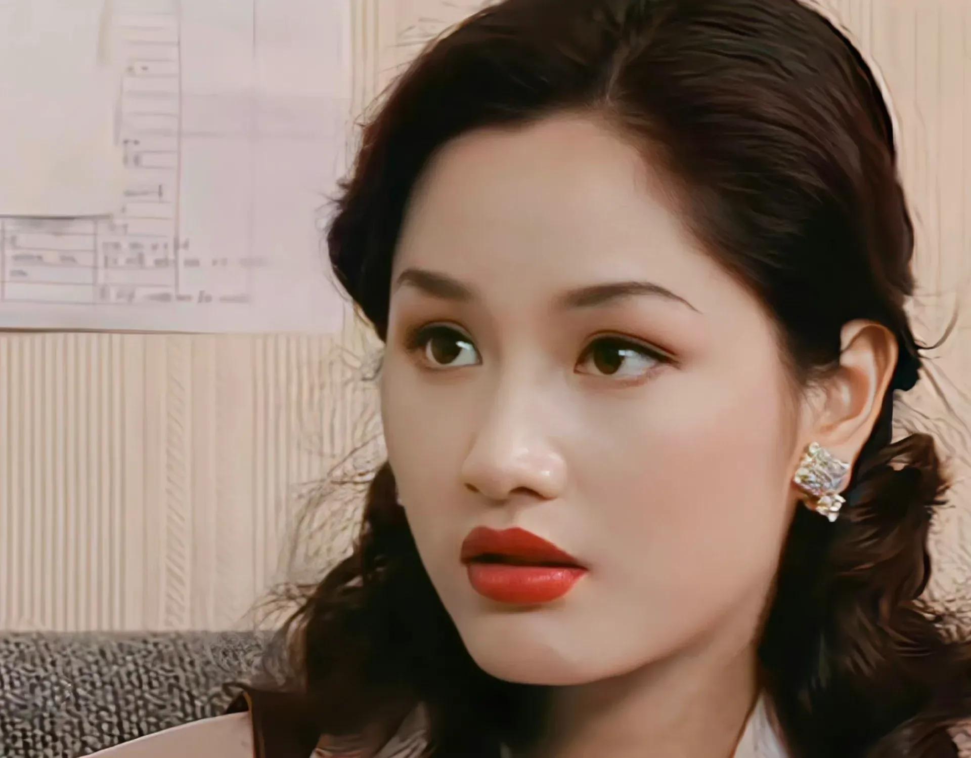 Qu Ying in the North and Qu Ying in the South by Zhou Xun - iMedia