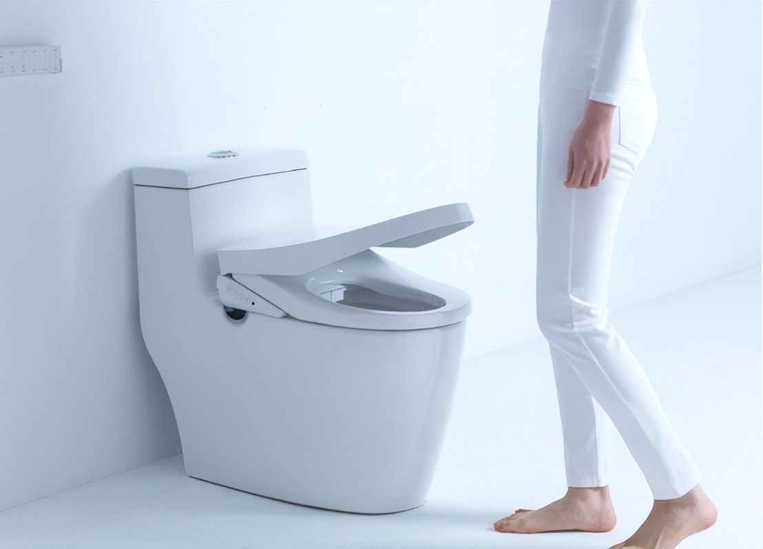 When women take a bath, can they "pee standing up" by the way? These 3 ...