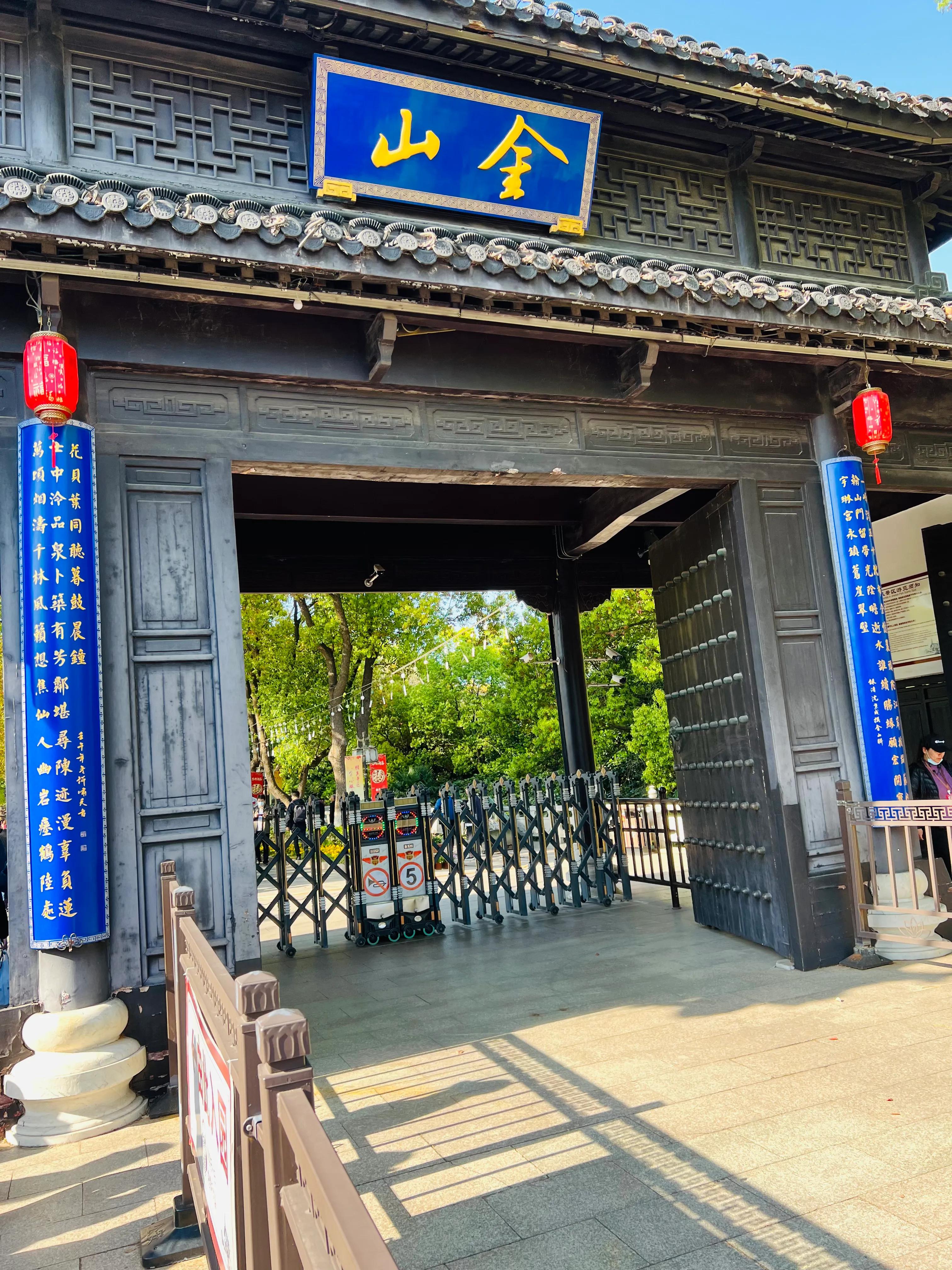 In Jinshan Temple, today I don't care about Fahai, I'm looking at that ...