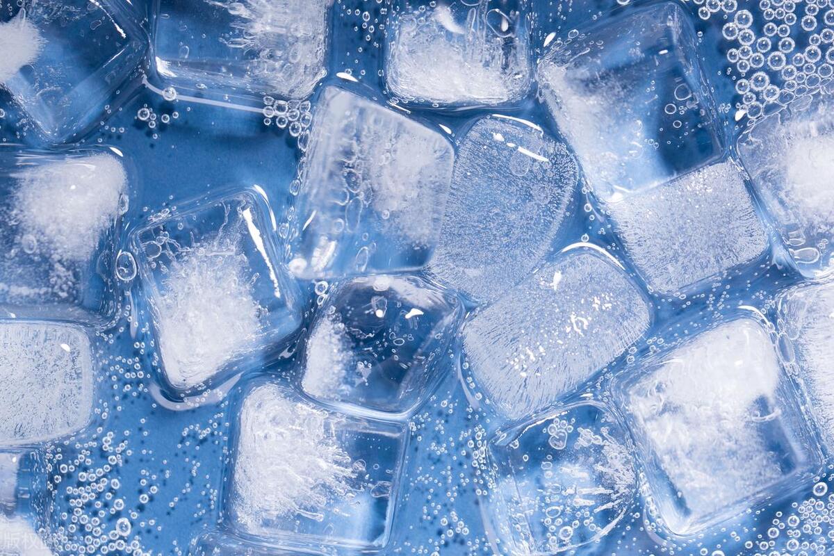 Why does water shrink with heat and expand with cold? What kind of ...