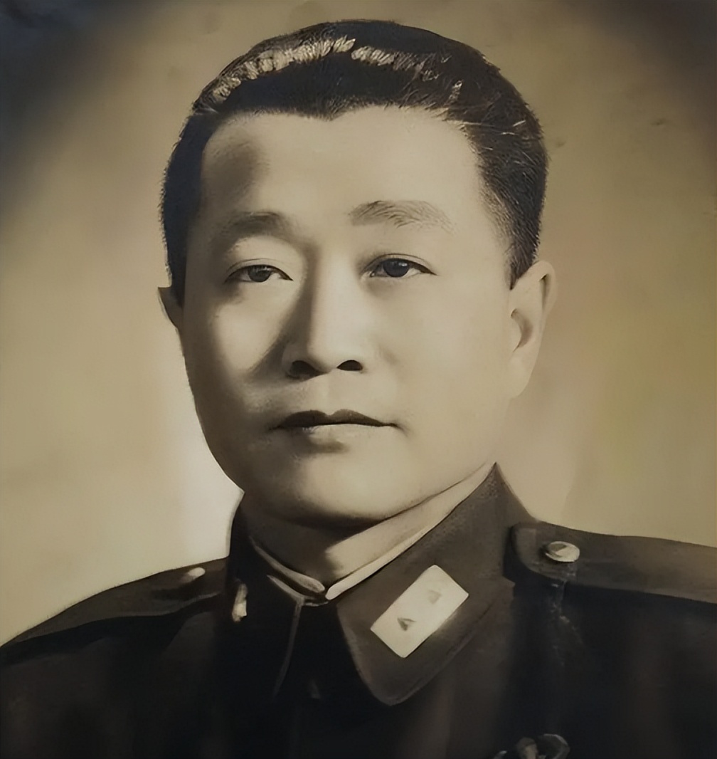 In 1946, Lin Biao rarely lost control of his emotions, kicked the door ...