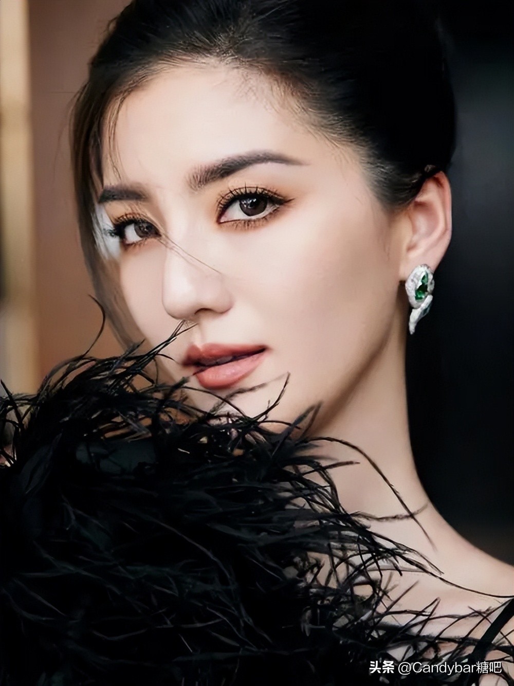 Wu Qianyu took a group photo with her rich three-generation boyfriend ...