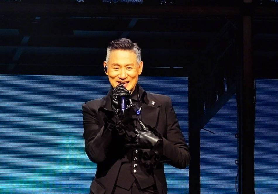 61-year-old Jacky Cheung held a concert tour and showed off his horse ...