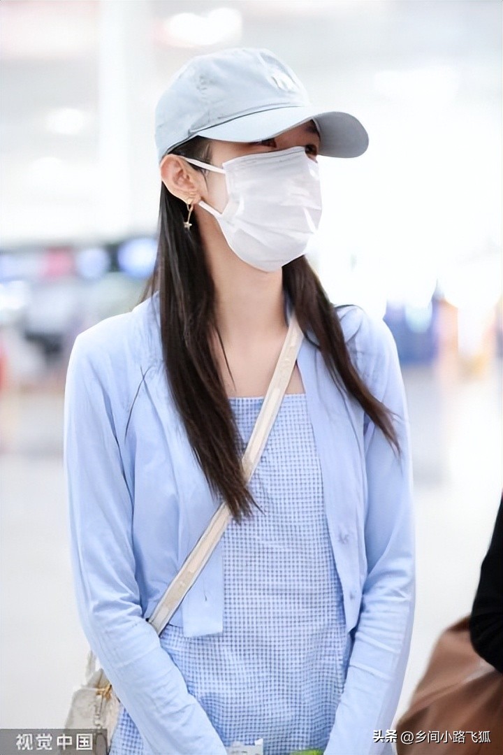 Zhou also appeared at Beijing Capital Airport, with a peaked cap and a ...