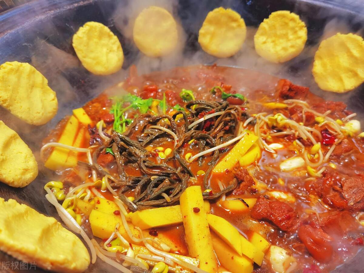 Stewed goose in iron pot is the favorite of Northeast people. The ...