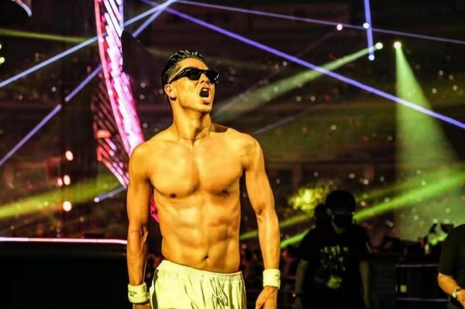 Ryohei Kurosawa's live strip show with eight-pack abs, 47-year-old Lin Zhiling revealed that her ...