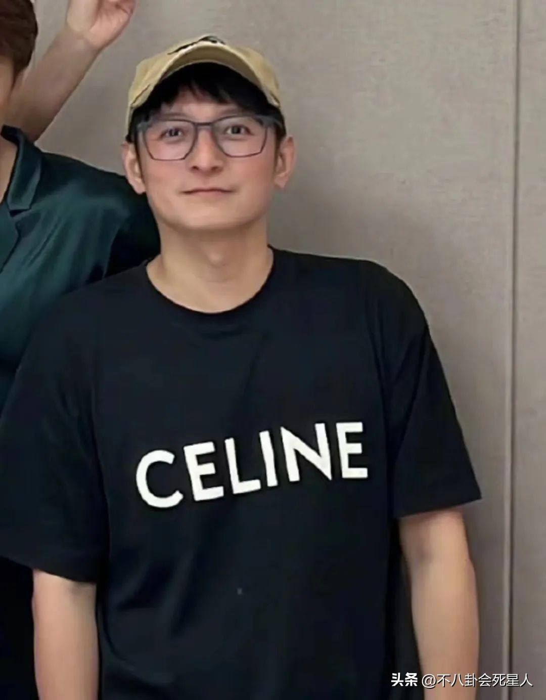 Li Weijia, who disappeared for 8 months, finally appeared - iNEWS