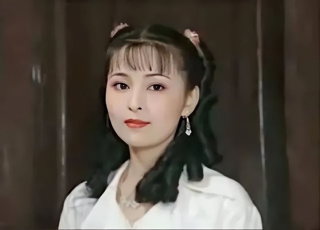 Famous actor He Yin: After divorcing Huang Zhizhong, the frost-stained ...