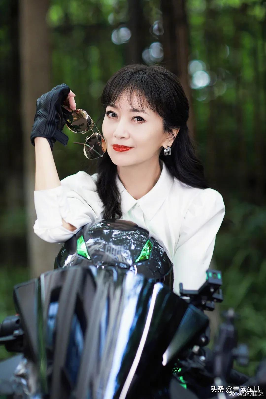 Zhao Yazhi moved to the mainland, how cool can he still be at this age ...