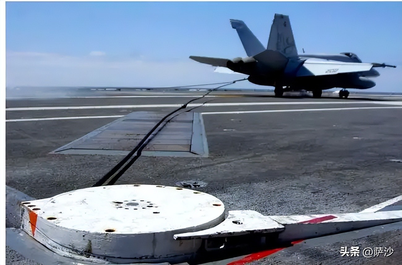 Who is more difficult to handle the flight deck of the aircraft carrier ...