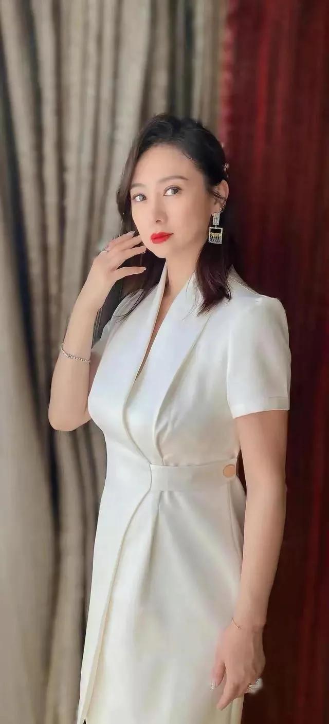 Weng Hong, who is over half a century old, still has charm - iMedia