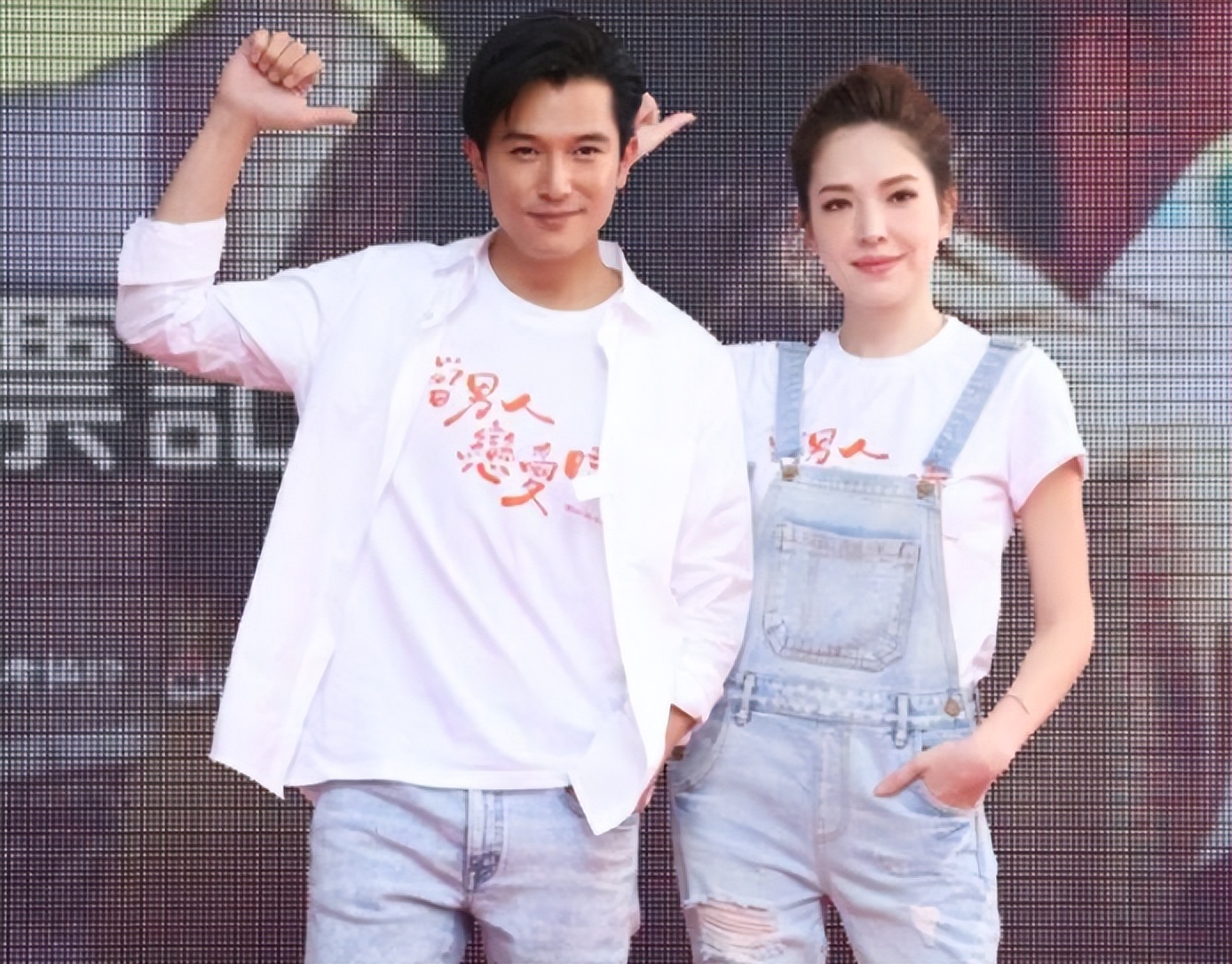 All the stars dress up for the film festival!Chen Qiaoen walked with her 9-year-old husband, Xu ...