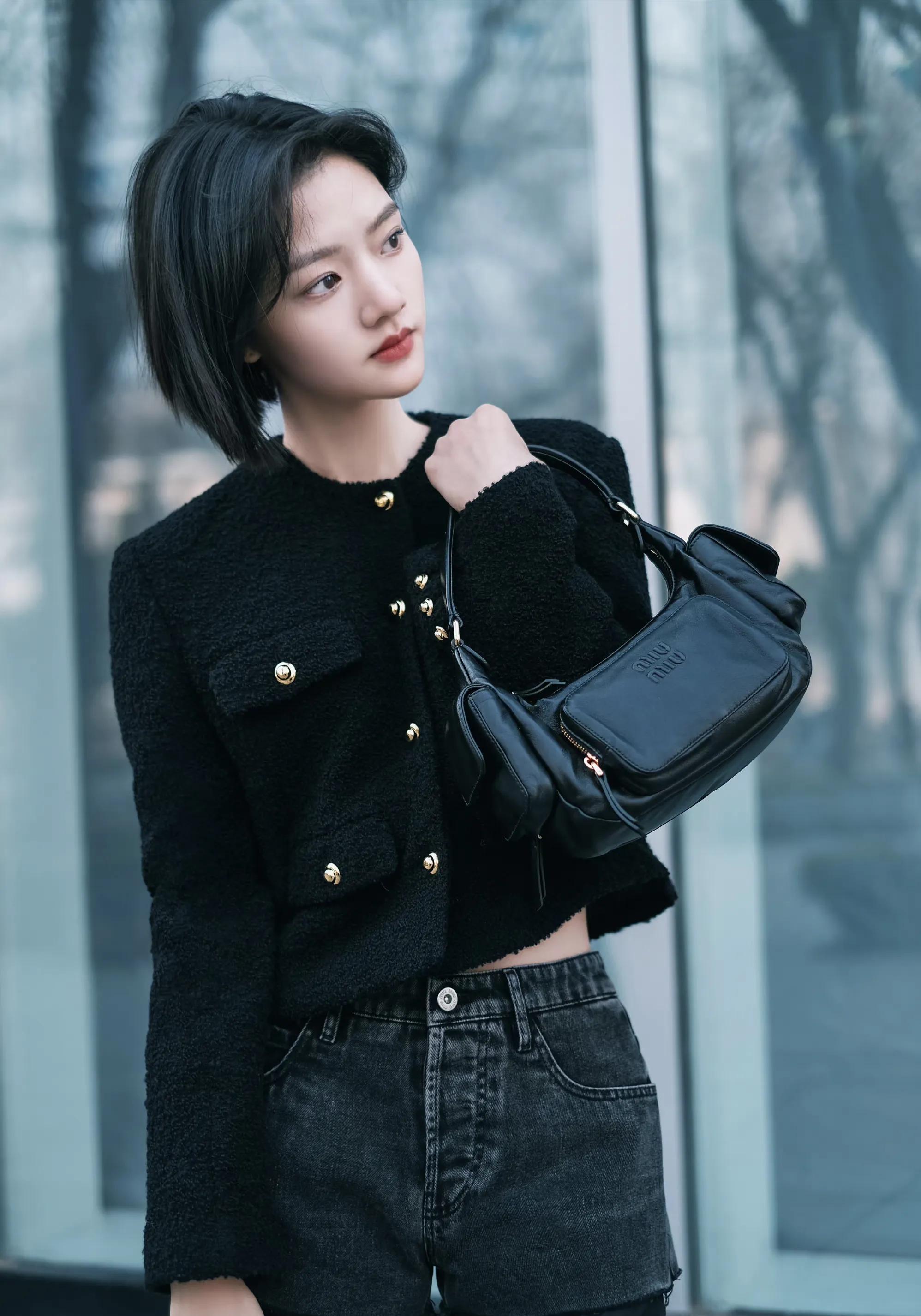 Actress Ren Min's fashion style: fresh and beautiful, with delicate ...
