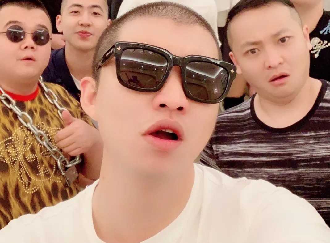 Chen Sicheng met with the Internet celebrity "Two Donkeys", took a ...