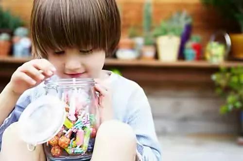 Why do crying children have candy?A sensible child has nothing... - iNEWS