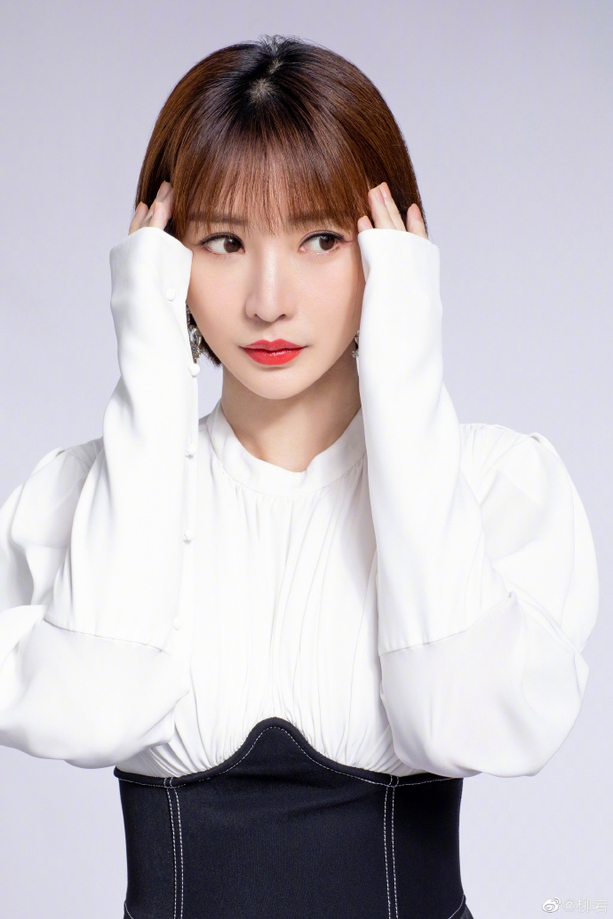 Liu Yan (actor, singer, host) - iNEWS