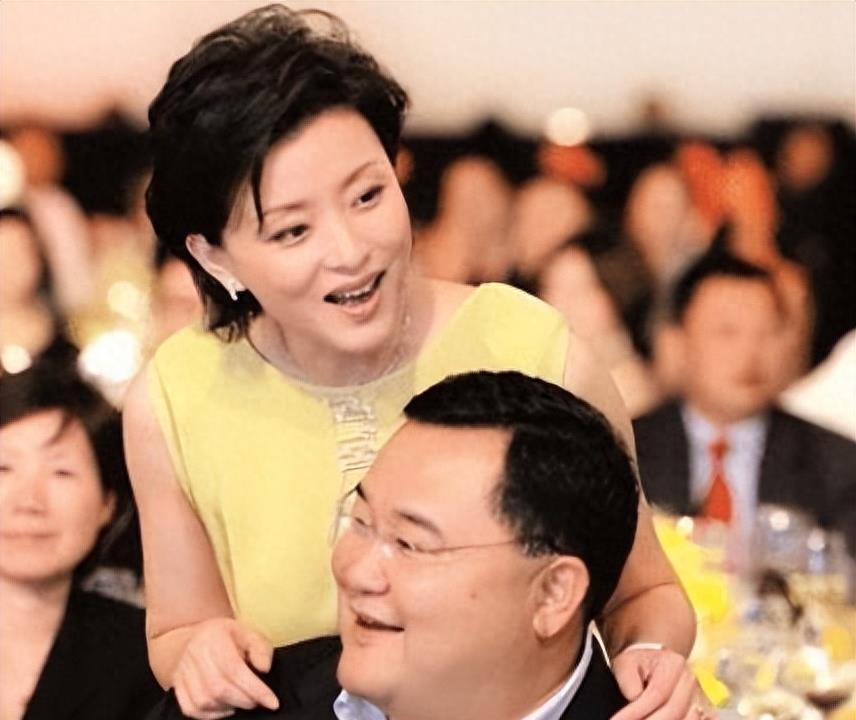Well-known host Yang Lan's marriage changes! The divorce declaration ...