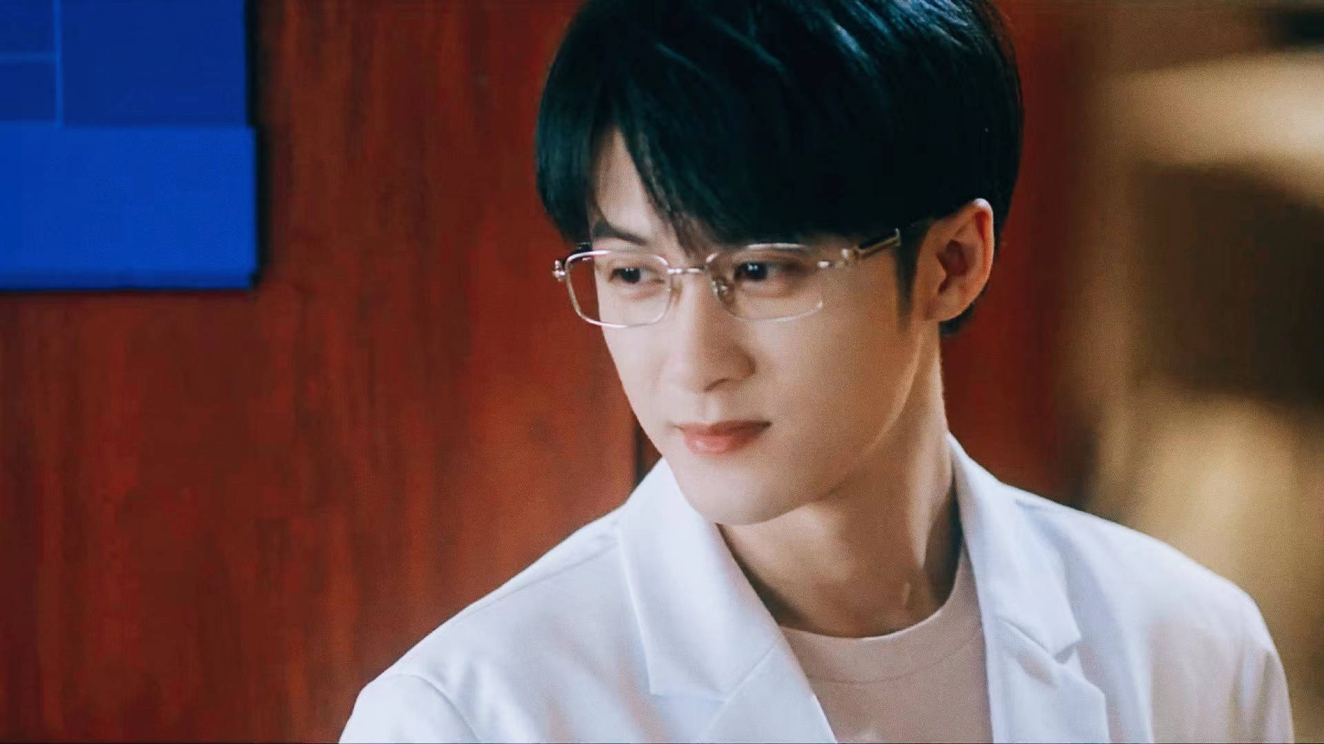 Tan Kenji, who is good at singing and dancing, and has first-class ...