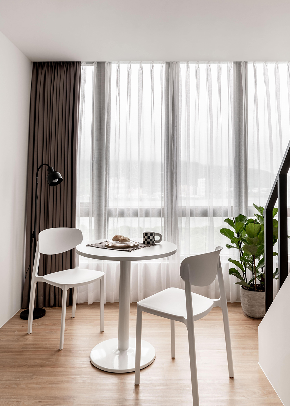 Only 2 meters high? The area is only 55㎡? See how she makes her small ...