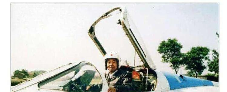 Pilot Yang Guoxiang: Failed to throw the hydrogen bomb, dare not escape ...