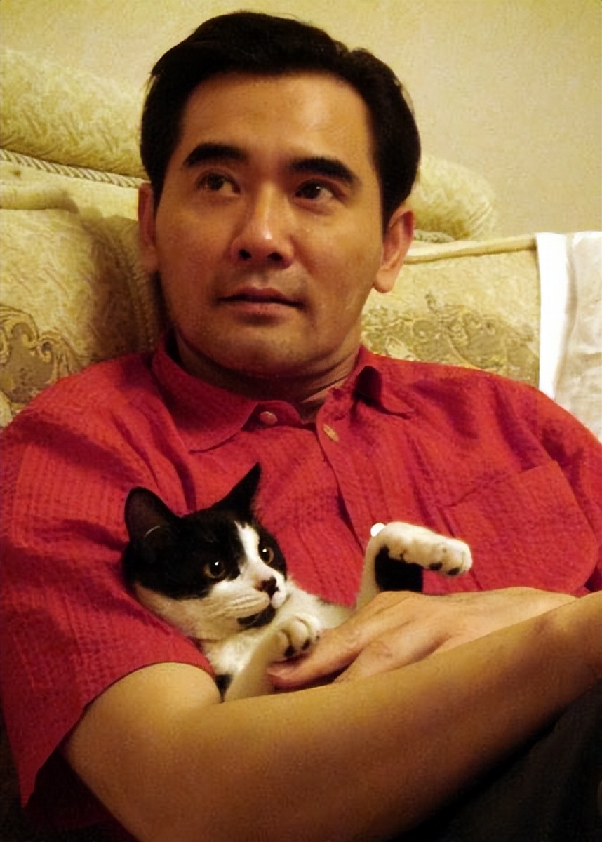 Zhou Xun and Chen Hong fell in love with him at first sight. They were ...