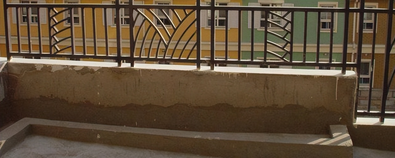 Is the parapet top slope inward or outward?What is the method of ...