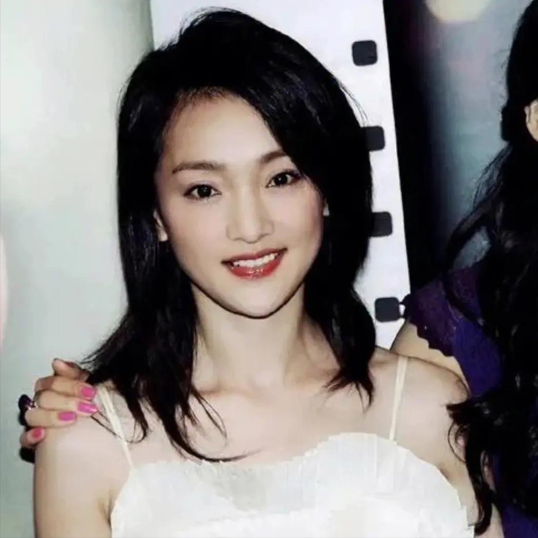 "Scum girl" Zhou Xun's love history is so vivid! Played with 9 men, but ...