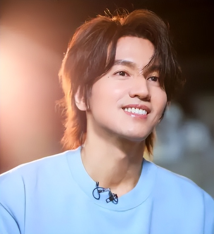 There are 2 types of celebrities who cannot be fans in the ...